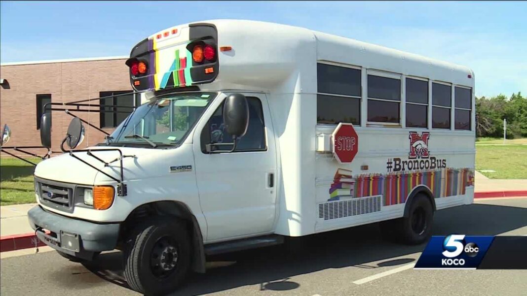 Mustang ‘Bronco Bus’ keeps kids reading during the summer - Oklahoma News